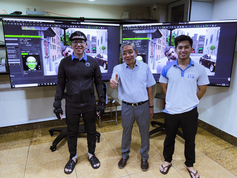 Welcome Mr. Ngo Thinh Duc, former Deputy Minister of Transport and Chairman of Vietnam Bridge ...