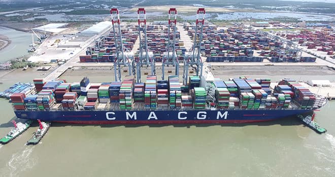 The largest container ship officially operated in Vietnam | PORTCOAST ...